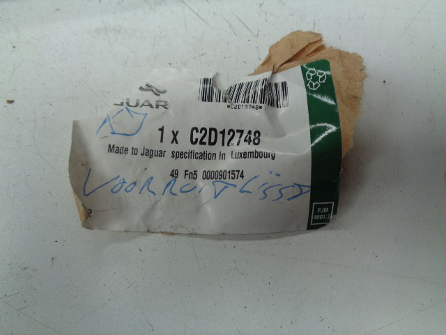 Vooruit sierstip rechts X351 C2D12748 | GebruikteJaguarOnderdelen.nl