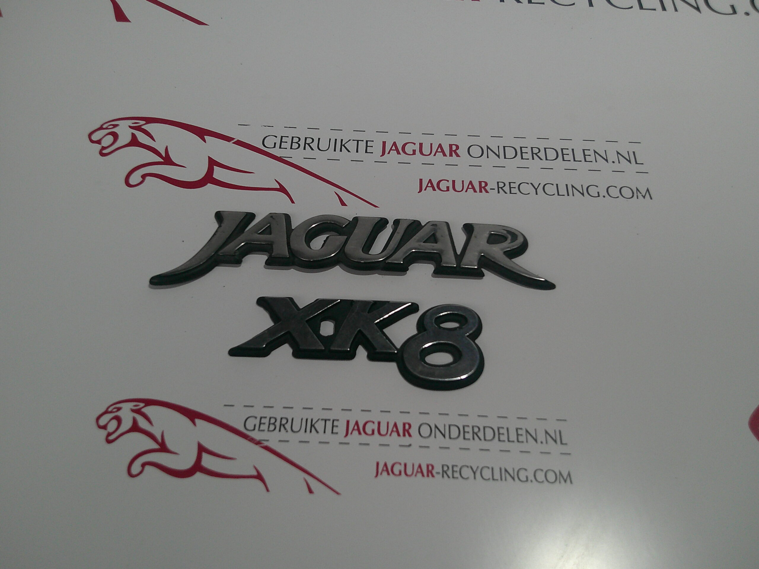 Embleem Jaguar XK8 | GebruikteJaguarOnderdelen.nl